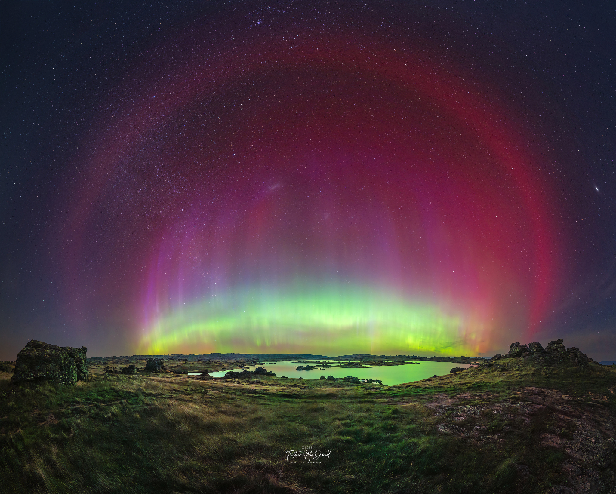 APOD 2024 January 3 A SAR Arc From New Zealand